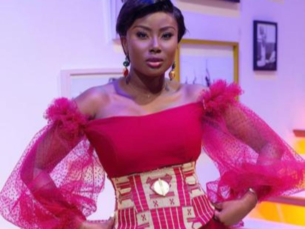 Esther UHA : « Attentat à la pudeur… », la chroniqueuse ivoirienne se fait rembarrer par les ...