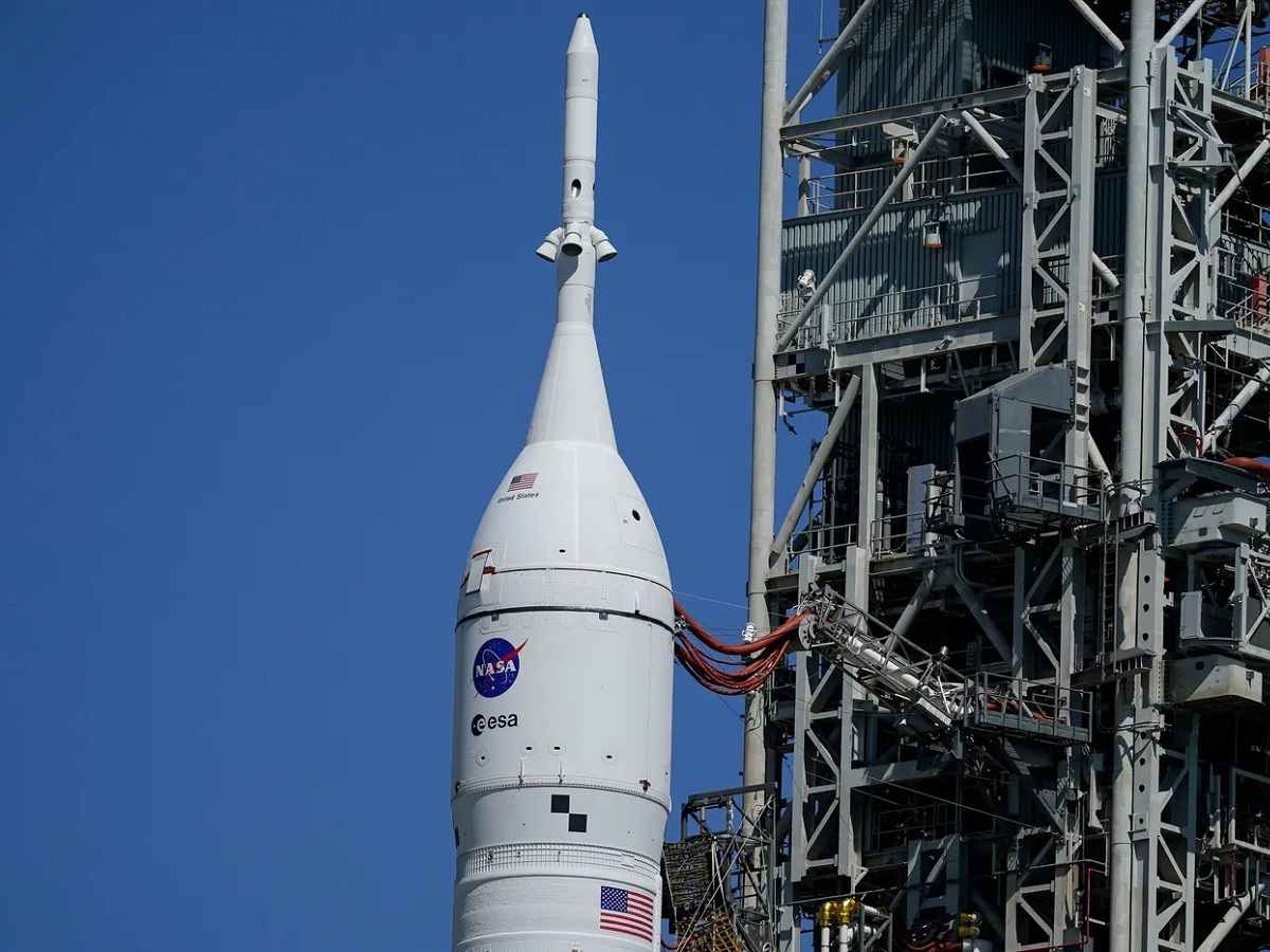 Mission lunaire : le décollage de la méga-fusée de la Nasa à nouveau ...