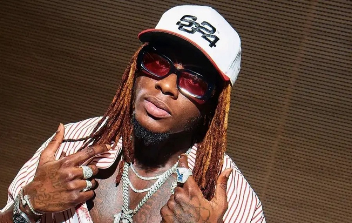 Himra revient sur sa tenue aux Flammes : "Je voulais chercher un style ...